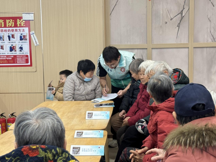 河南工业大学“i”科普服务团队走进大谢村开展家庭储粮科普宣传活动-河南工业大学粮食和物资储备学院